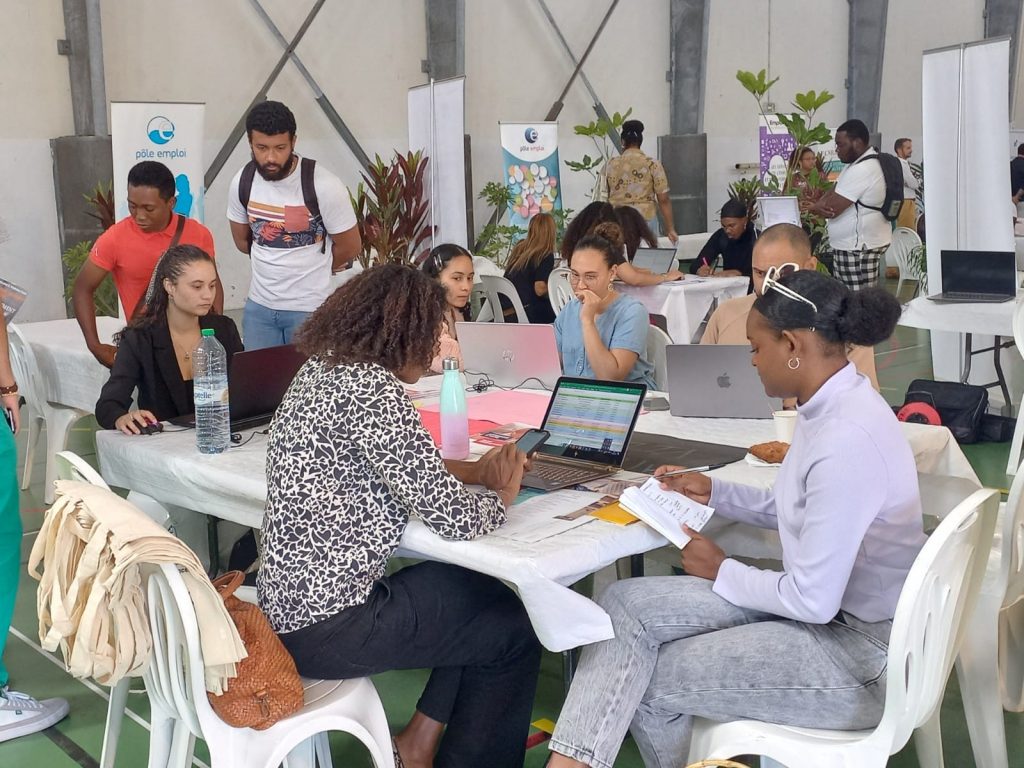 À la découverte du dispositif PLIE au village de l’emploi spécial Jeunes